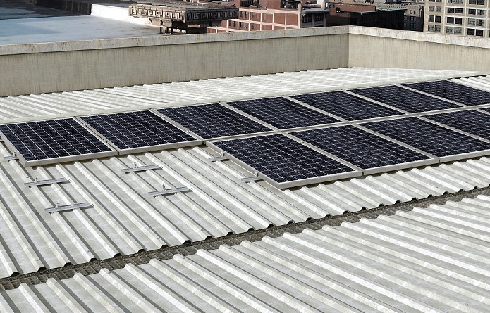 Pitched roof with trapezoidal metal sheets covering | fischer